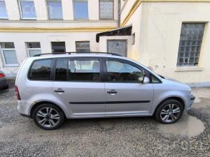Volkswagen Touran 2007 in Riga, with an engine capacity of 1.60 L and mileage of 389 thousand km for 3000 €, photo 4 on AUTOMOTO.COM.LV
