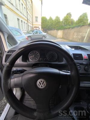 Volkswagen Touran 2007 in Riga, with an engine capacity of 1.60 L and mileage of 389 thousand km for 3000 €, photo 6 on AUTOMOTO.COM.LV