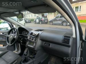 Volkswagen Touran 2007 in Riga, with an engine capacity of 1.60 L and mileage of 389 thousand km for 3000 €, photo 7 on AUTOMOTO.COM.LV
