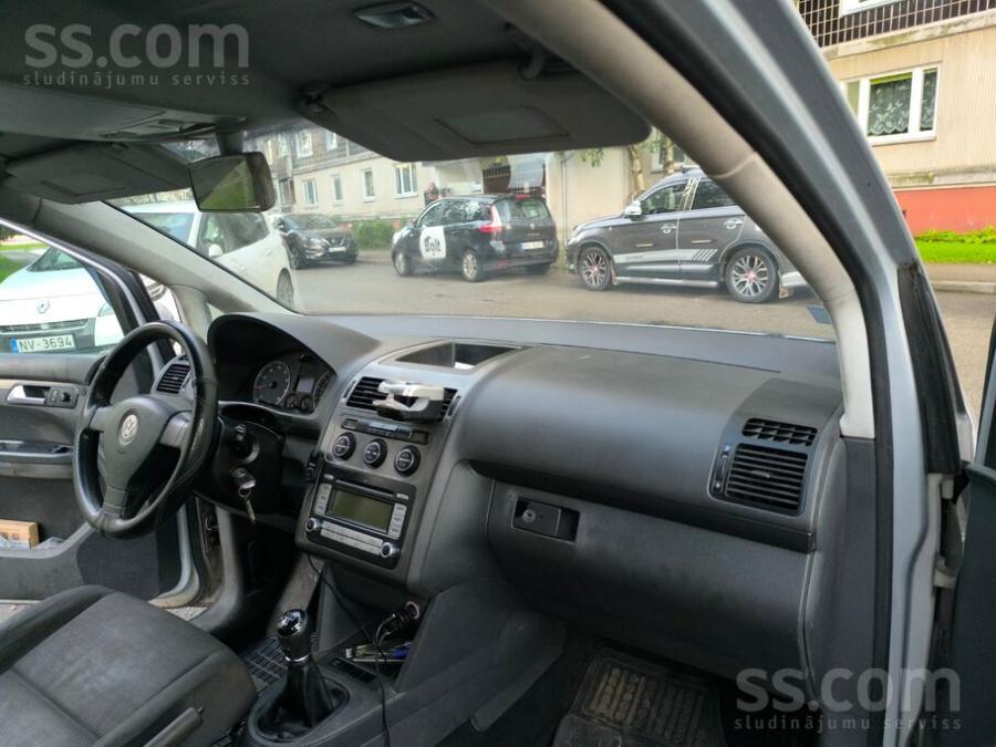 Volkswagen Touran 2007 in Riga, with an engine capacity of 1.60 L and mileage of 389 thousand km for 3000 €, photo 7 on AUTOMOTO.COM.LV