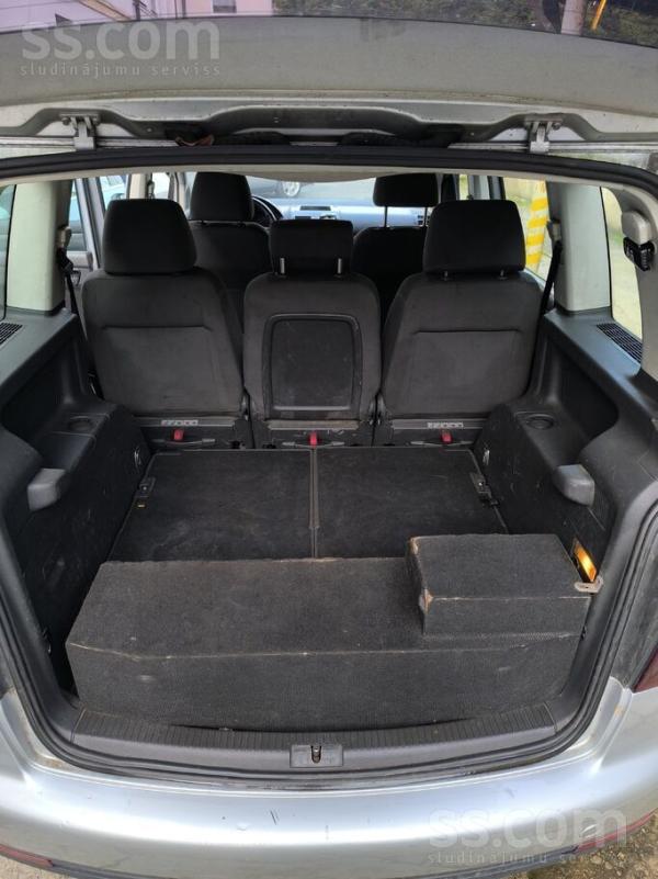 Volkswagen Touran 2007 in Riga, with an engine capacity of 1.60 L and mileage of 389 thousand km for 3000 €, photo 8 on AUTOMOTO.COM.LV