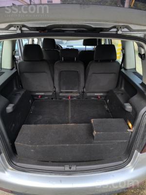 Volkswagen Touran 2007 in Riga, with an engine capacity of 1.60 L and mileage of 389 thousand km for 3000 €, photo 9 on AUTOMOTO.COM.LV