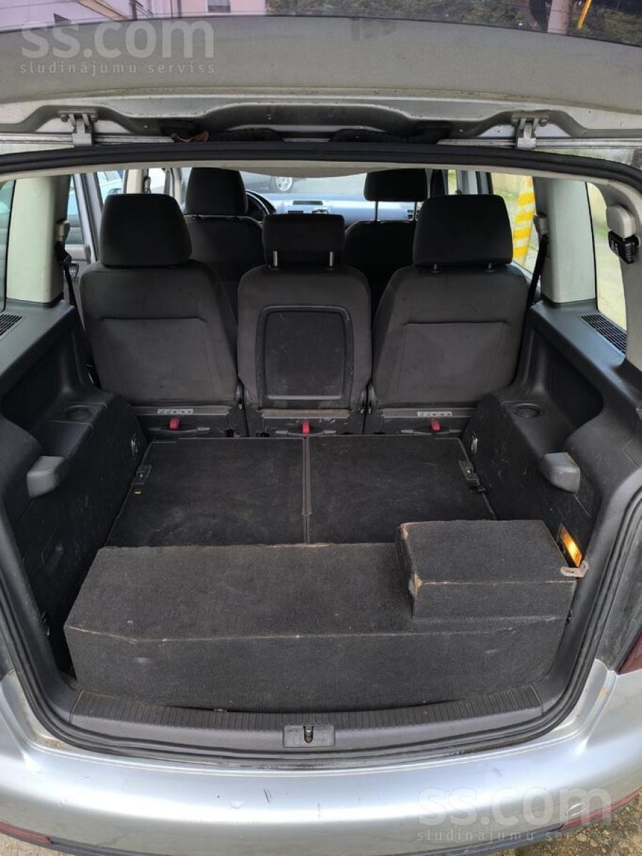 Volkswagen Touran 2007 in Riga, with an engine capacity of 1.60 L and mileage of 389 thousand km for 3000 €, photo 9 on AUTOMOTO.COM.LV