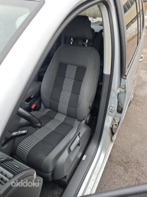 Volkswagen Touran 2008 in Tallinn, with an engine capacity of 2.00 L and mileage of 319 thousand km for 3500 €, photo 9 on AUTOMOTO.COM.LV