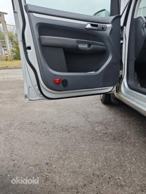 Volkswagen Touran 2008 in Tallinn, with an engine capacity of 2.00 L and mileage of 319 thousand km for 3500 €, photo 12 on AUTOMOTO.COM.LV