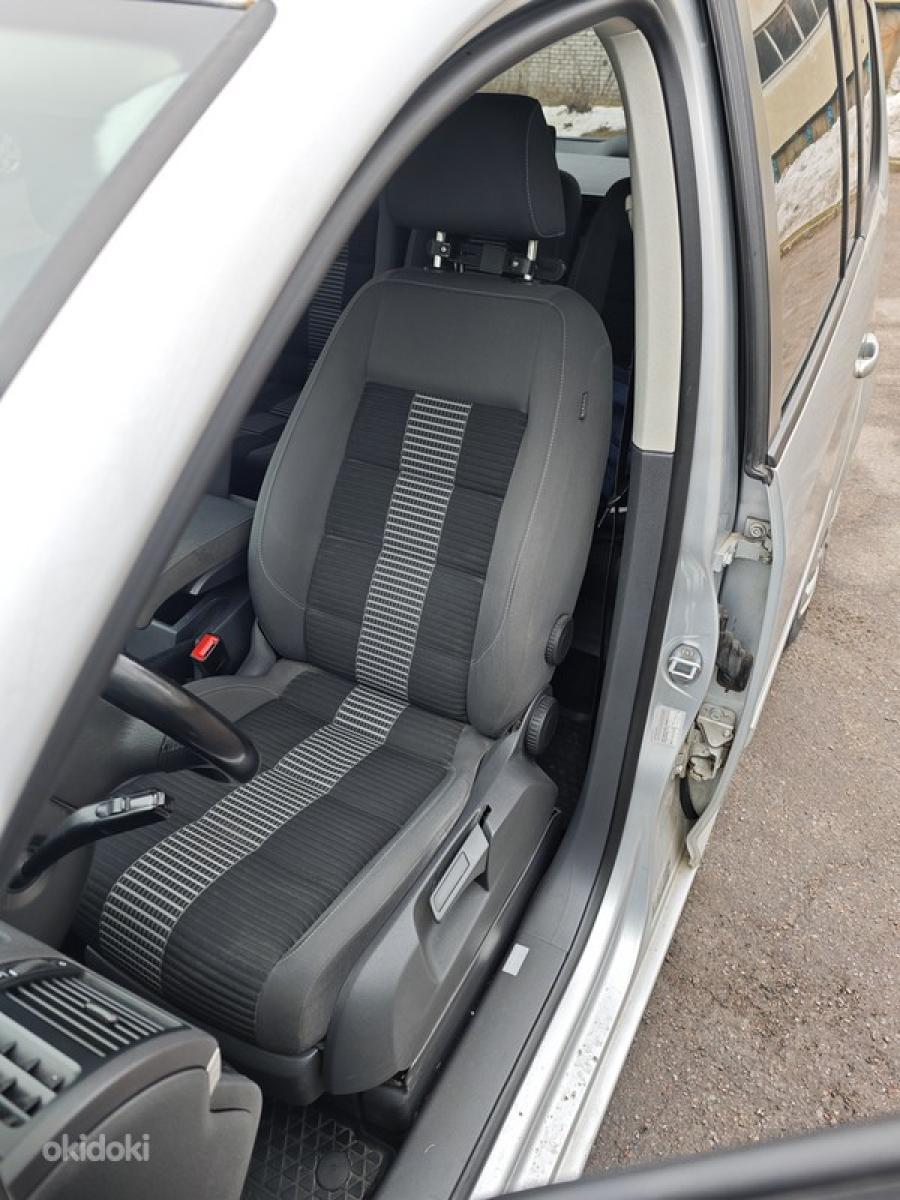 Volkswagen Touran 2008 in Tallinn, with an engine capacity of 2.00 L and mileage of 319 thousand km for 3500 €, photo 23 on AUTOMOTO.COM.LV
