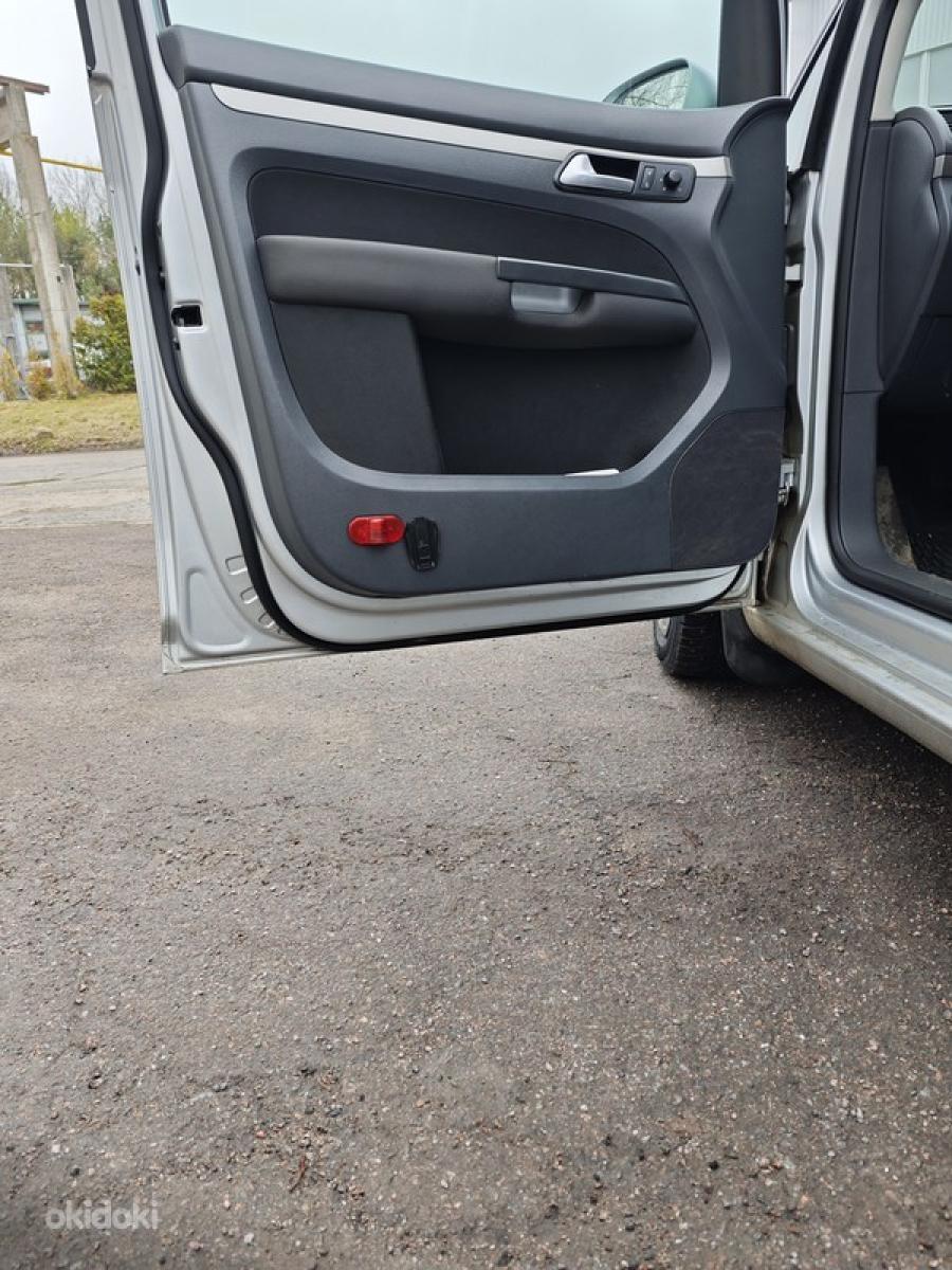 Volkswagen Touran 2008 in Tallinn, with an engine capacity of 2.00 L and mileage of 319 thousand km for 3500 €, photo 26 on AUTOMOTO.COM.LV