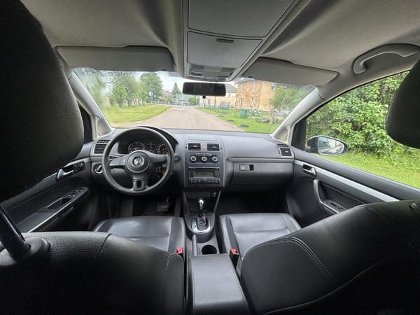 Volkswagen Touran 2012 in Kohtla-Jarve, with an engine capacity of 1.60 L and mileage of 318 thousand km for 3800 €, photo 6 on AUTOMOTO.COM.LV