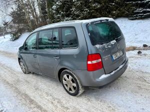 Volkswagen Touran 2003 Viļņa, ar dzinēja tilpumu 1.90 L un nobraukumu 300 tūkst. km par 1590 €, foto 2 vietnē AUTOMOTO.COM.LV