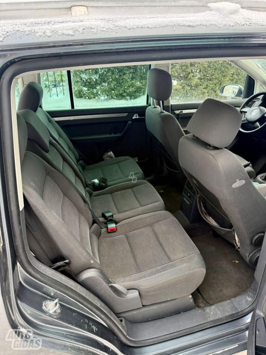 Volkswagen Touran 2003 Viļņa, ar dzinēja tilpumu 1.90 L un nobraukumu 300 tūkst. km par 1590 €, foto 4 vietnē AUTOMOTO.COM.LV