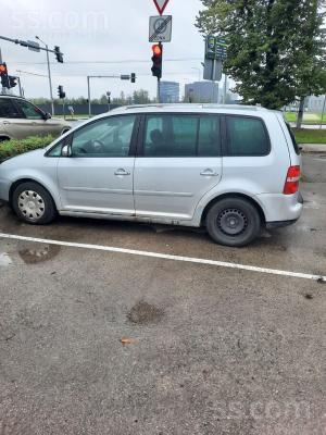 Volkswagen Touran 2003 Rīga, ar dzinēja tilpumu 2.00 L un nobraukumu 440 tūkst. km par 500 €, foto 3 vietnē AUTOMOTO.COM.LV