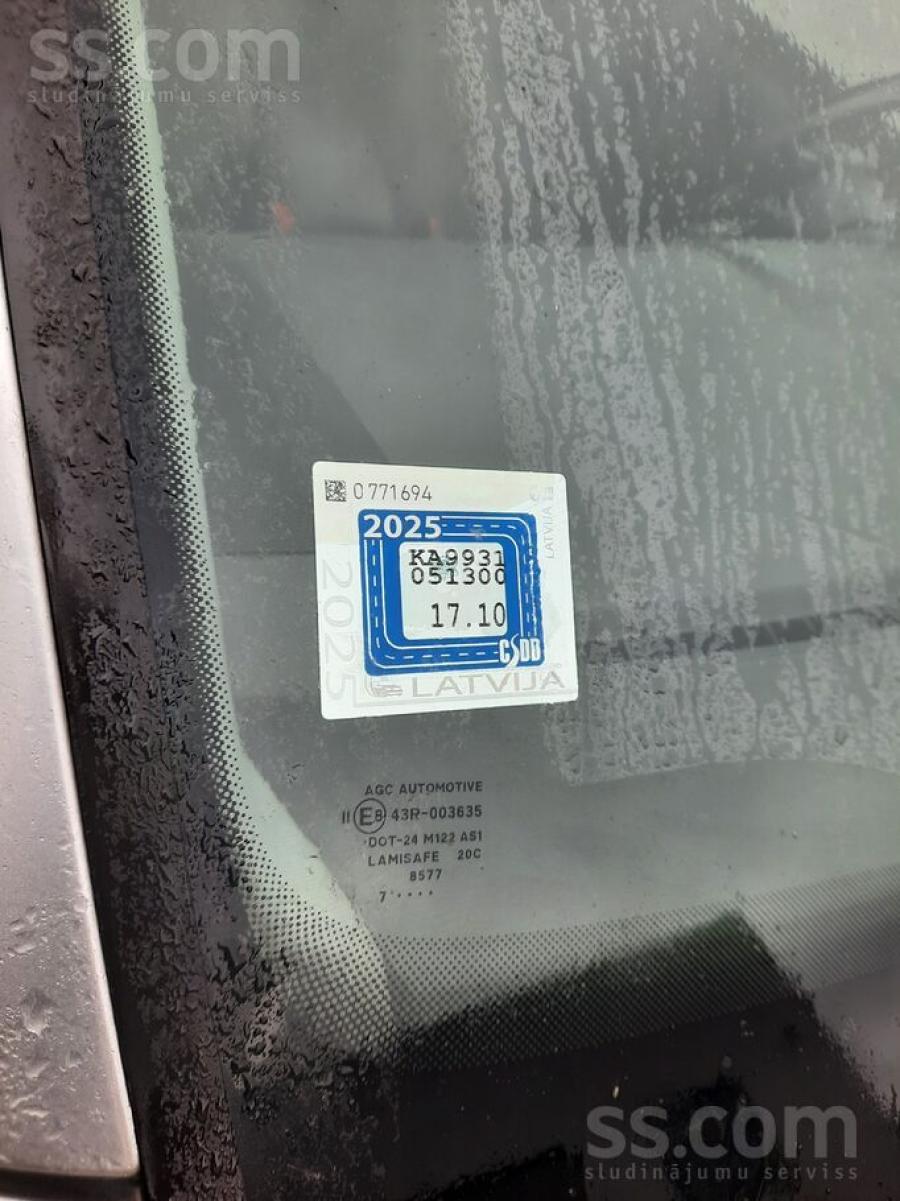 Volkswagen Touran 2003 Rīga, ar dzinēja tilpumu 2.00 L un nobraukumu 440 tūkst. km par 500 €, foto 5 vietnē AUTOMOTO.COM.LV
