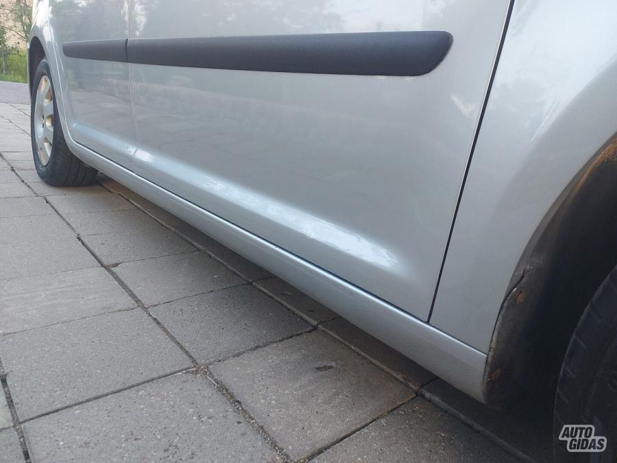 Volkswagen Touran 2003 Viļņa, ar dzinēja tilpumu 1.90 L un nobraukumu 325 tūkst. km par 2000 €, foto 12 vietnē AUTOMOTO.COM.LV