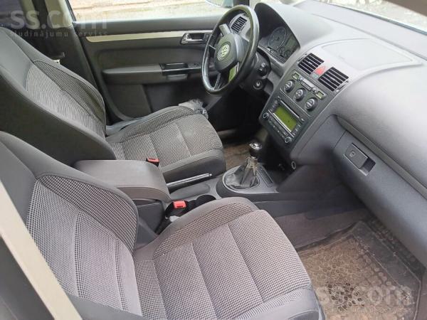 Volkswagen Touran 2004 Rīga, ar dzinēja tilpumu 2.00 L un nobraukumu 299 tūkst. km par 1100 €, foto 6 vietnē AUTOMOTO.COM.LV
