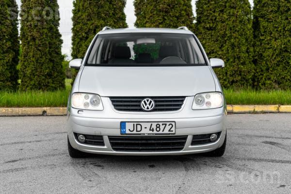 Volkswagen Touran 2004 Jelgava, ar dzinēja tilpumu 2.00 L un nobraukumu 240 tūkst. km par 6900 €, foto 2 vietnē AUTOMOTO.COM.LV