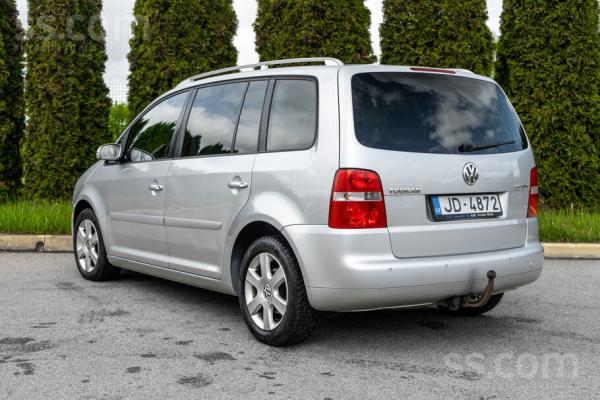 Volkswagen Touran 2004 Jelgava, ar dzinēja tilpumu 2.00 L un nobraukumu 240 tūkst. km par 6900 €, foto 4 vietnē AUTOMOTO.COM.LV