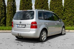 Volkswagen Touran 2004 Jelgava, ar dzinēja tilpumu 2.00 L un nobraukumu 240 tūkst. km par 6900 €, foto 6 vietnē AUTOMOTO.COM.LV