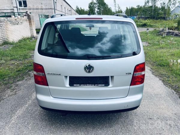 Volkswagen Touran 2004 in Daugavpils, with an engine capacity of 1.90 L and mileage of 259 thousand km for 3000 €, photo 6 on AUTOMOTO.COM.LV