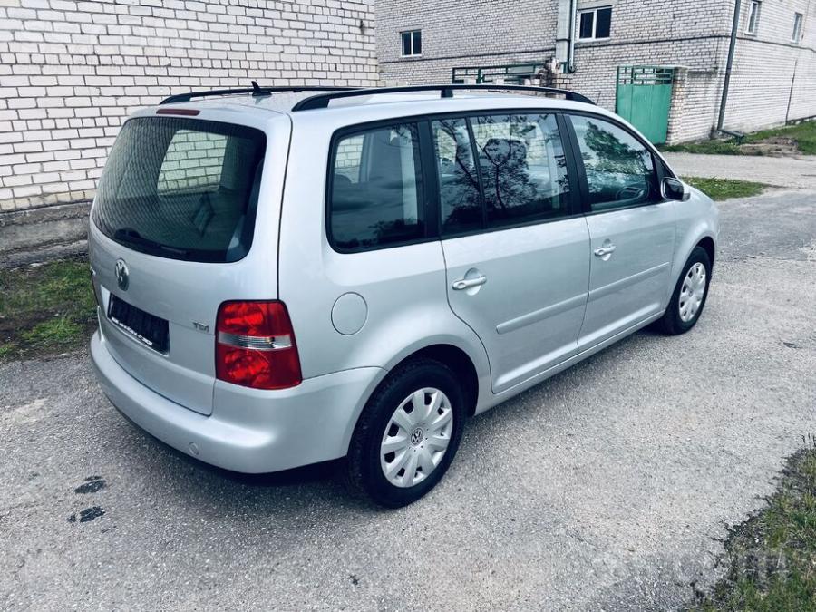 Volkswagen Touran 2004 in Daugavpils, with an engine capacity of 1.90 L and mileage of 259 thousand km for 2599 €, photo 3 on AUTOMOTO.COM.LV