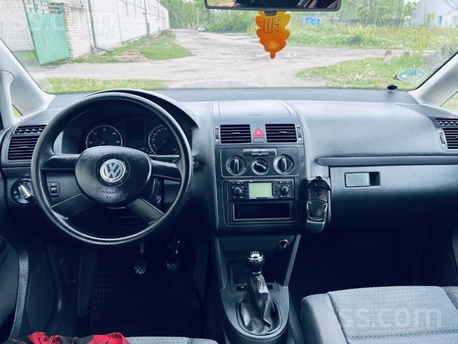 Volkswagen Touran 2004 in Daugavpils, with an engine capacity of 1.90 L and mileage of 259 thousand km for 2599 €, photo 19 on AUTOMOTO.COM.LV