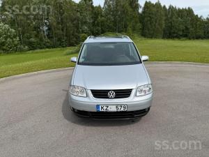 Volkswagen Touran 2004 in Cesis, with an engine capacity of 2.00 L and mileage of 297 thousand km for 1950 €, photo 3 on AUTOMOTO.COM.LV