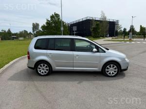 Volkswagen Touran 2004 in Cesis, with an engine capacity of 2.00 L and mileage of 297 thousand km for 1950 €, photo 4 on AUTOMOTO.COM.LV