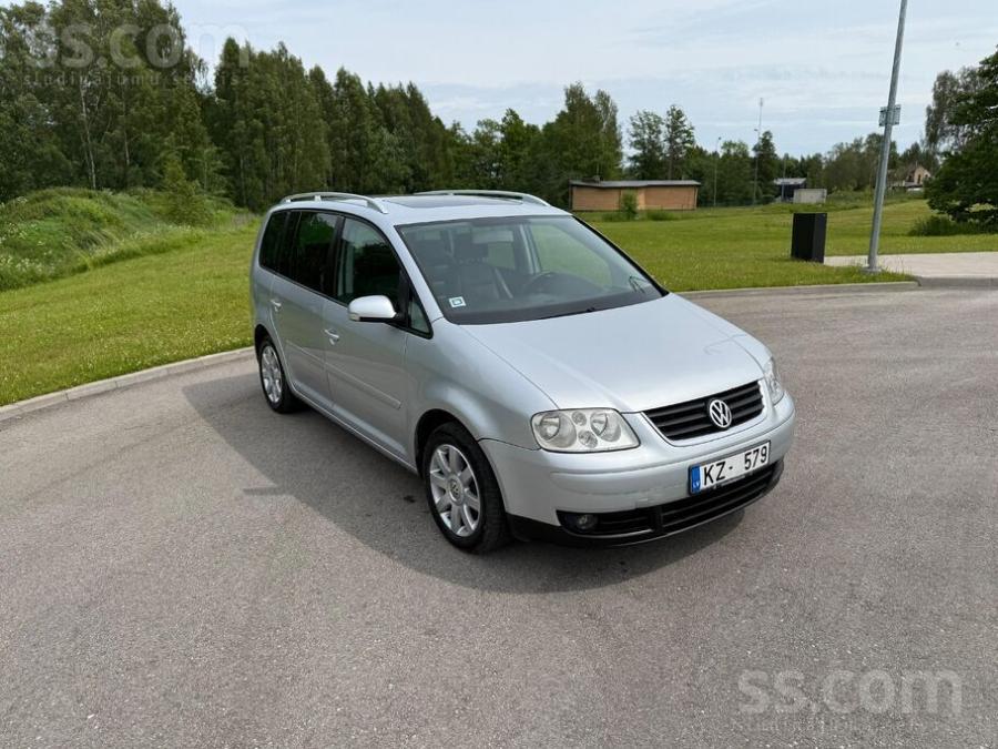 Volkswagen Touran 2004 in Cesis, with an engine capacity of 2.00 L and mileage of 297 thousand km for 1950 €, photo 5 on AUTOMOTO.COM.LV