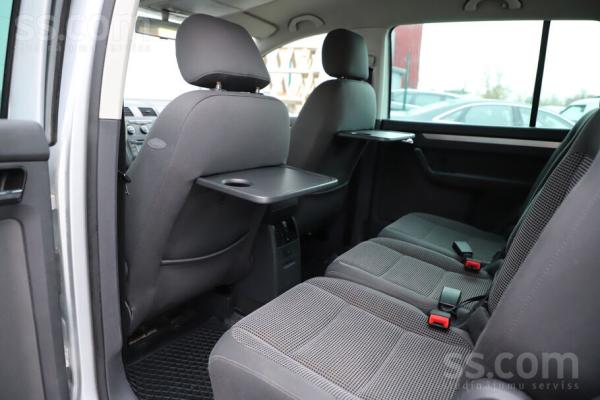 Volkswagen Touran 2004 in Tukums, with an engine capacity of 1.90 L and mileage of 331 thousand km for 1750 €, photo 10 on AUTOMOTO.COM.LV