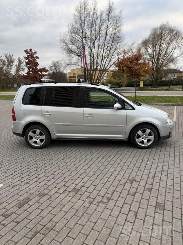 Volkswagen Touran 2004 in Riga, with an engine capacity of 1.60 L and mileage of 116 thousand km for 2390 €, photo 3 on AUTOMOTO.COM.LV