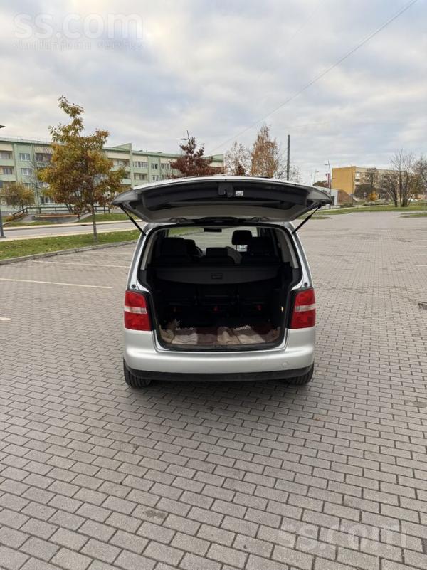 Volkswagen Touran 2004 in Riga, with an engine capacity of 1.60 L and mileage of 116 thousand km for 2390 €, photo 5 on AUTOMOTO.COM.LV