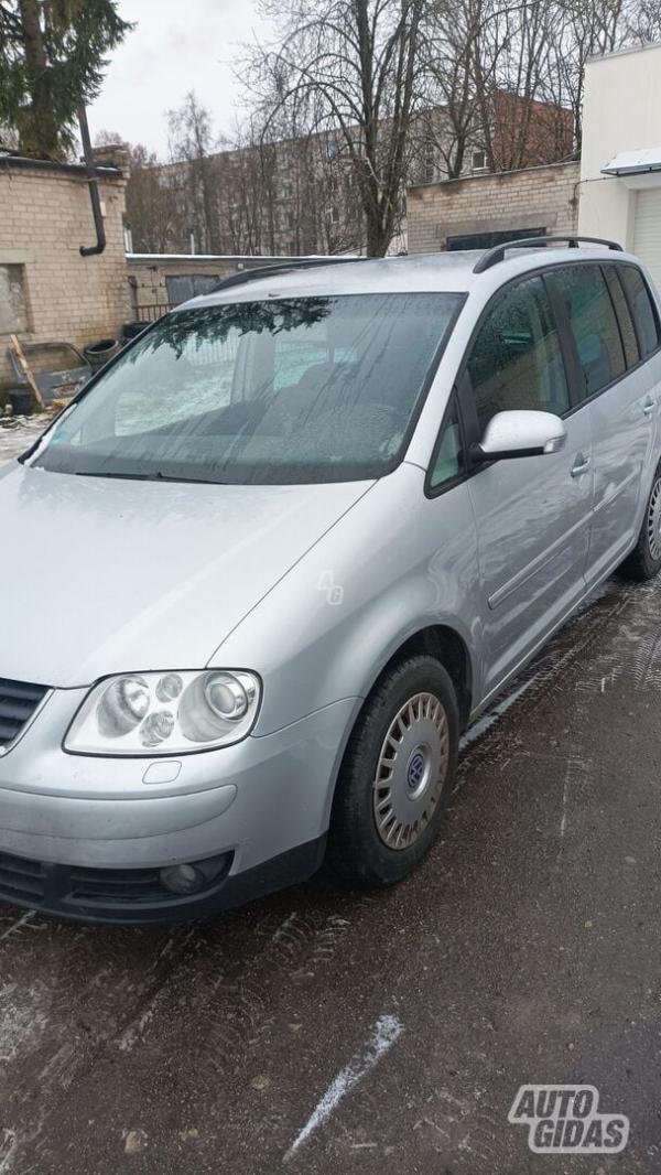 Volkswagen Touran 2004 in Vilnius, with an engine capacity of 20.00 L and mileage of 246 thousand km for 2300 €, photo 2 on AUTOMOTO.COM.LV