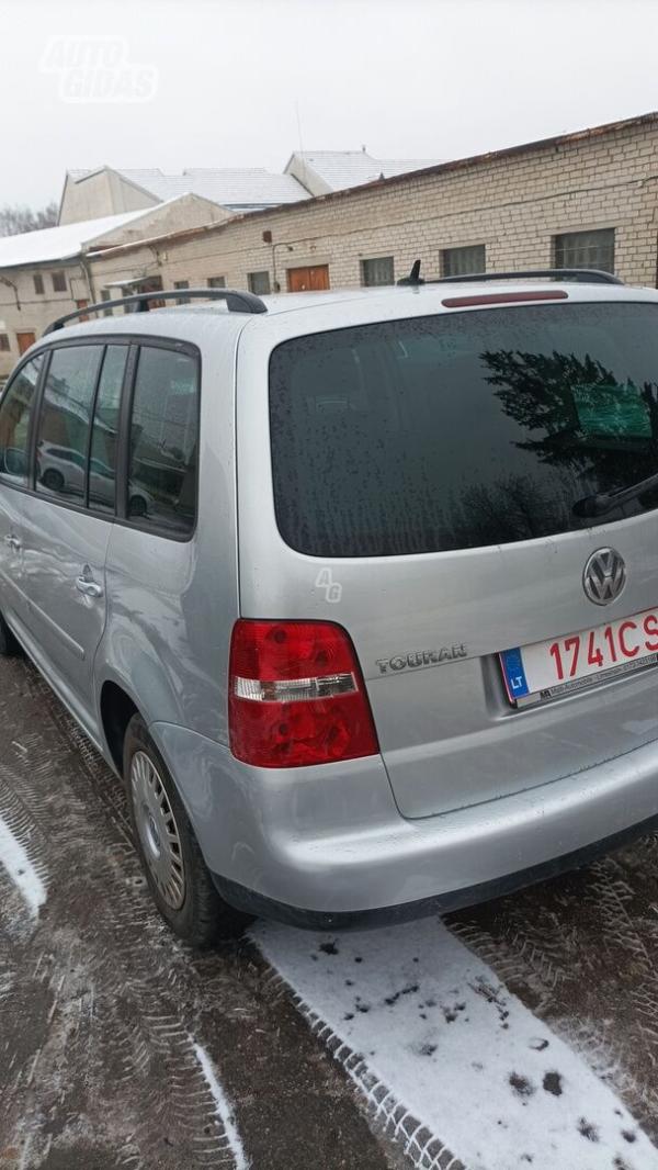 Volkswagen Touran 2004 in Vilnius, with an engine capacity of 20.00 L and mileage of 246 thousand km for 2300 €, photo 3 on AUTOMOTO.COM.LV