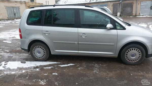 Volkswagen Touran 2004 in Vilnius, with an engine capacity of 20.00 L and mileage of 246 thousand km for 2300 €, photo 5 on AUTOMOTO.COM.LV