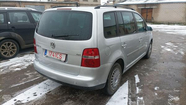 Volkswagen Touran 2004 in Vilnius, with an engine capacity of 20.00 L and mileage of 246 thousand km for 2300 €, photo 6 on AUTOMOTO.COM.LV