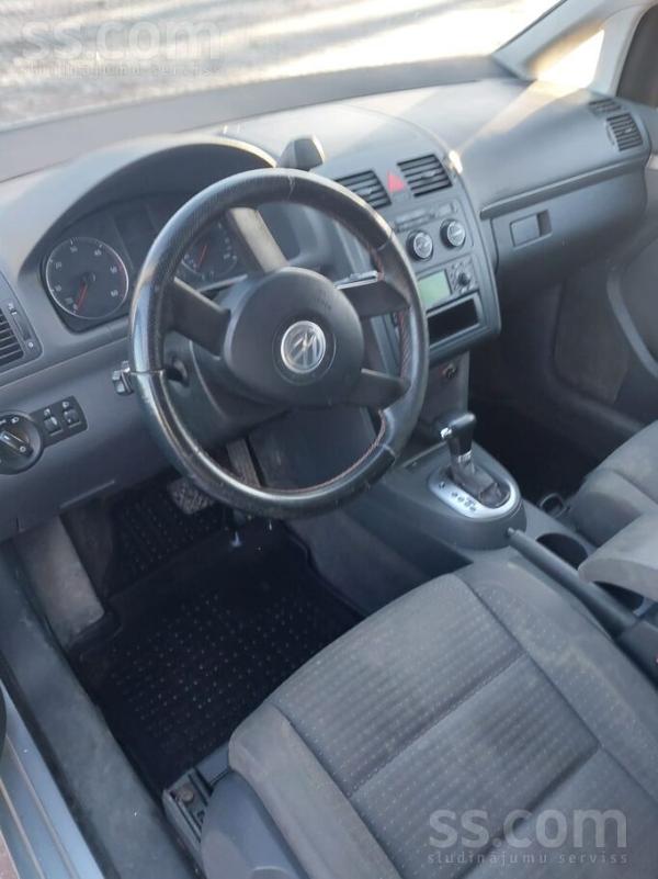 Volkswagen Touran 2004 Cēsis, ar dzinēja tilpumu 1.90 L un nobraukumu 370 tūkst. km par 1150 €, foto 6 vietnē AUTOMOTO.COM.LV