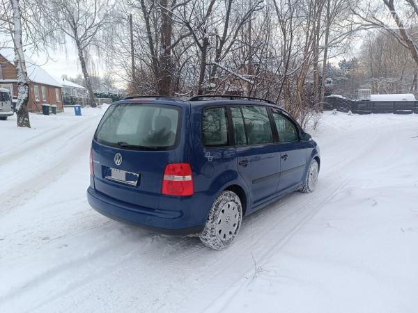 Volkswagen Touran 2004 in Siauliai, with an engine capacity of 1.60 L and mileage of 280 thousand km for 1450 €, photo 2 on AUTOMOTO.COM.LV