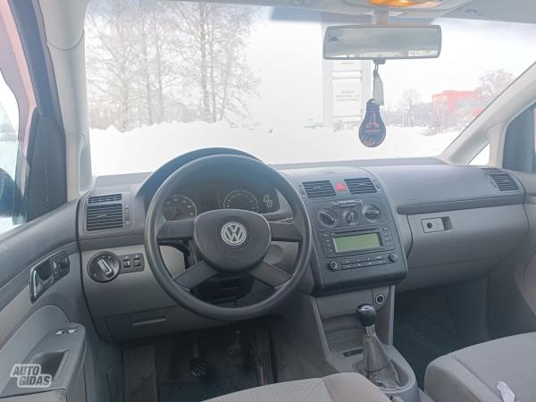 Volkswagen Touran 2004 in Siauliai, with an engine capacity of 1.60 L and mileage of 280 thousand km for 1450 €, photo 9 on AUTOMOTO.COM.LV
