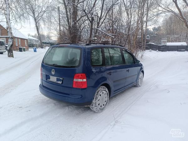 Volkswagen Touran 2004 in Siauliai, with an engine capacity of 1.60 L and mileage of 282 thousand km for 1450 €, photo 2 on AUTOMOTO.COM.LV