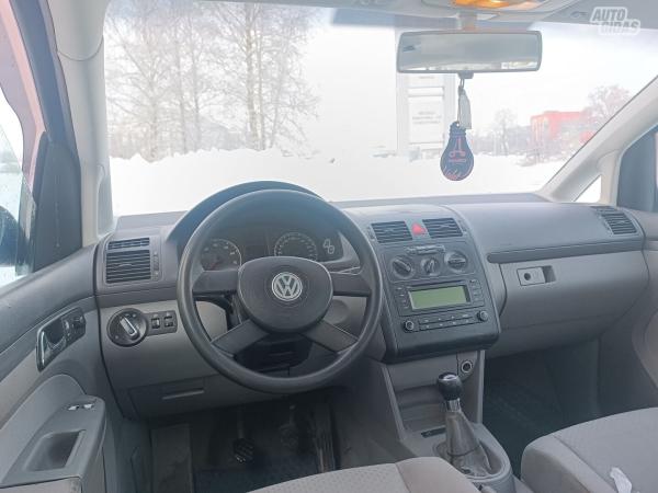 Volkswagen Touran 2004 in Siauliai, with an engine capacity of 1.60 L and mileage of 280 thousand km for 1450 €, photo 10 on AUTOMOTO.COM.LV