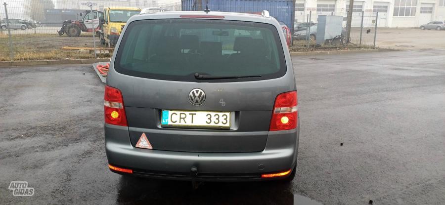 Volkswagen Touran 2004 in Panevezys, with an engine capacity of 1.90 L and mileage of 320 thousand km for 2450 €, photo 2 on AUTOMOTO.COM.LV