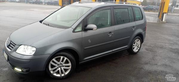 Volkswagen Touran 2004 in Panevezys, with an engine capacity of 1.90 L and mileage of 320 thousand km for 2450 €, photo 3 on AUTOMOTO.COM.LV