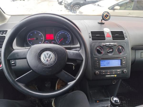 Volkswagen Touran 2004 Viļņa, ar dzinēja tilpumu 2.00 L un nobraukumu 286 tūkst. km par 630 €, foto 9 vietnē AUTOMOTO.COM.LV