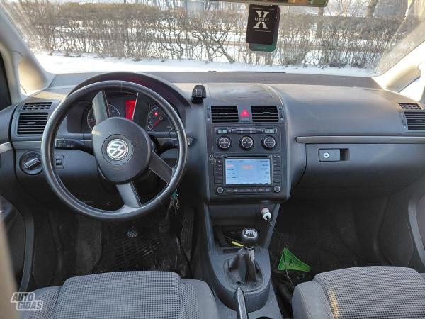 Volkswagen Touran 2004 Vilkaviškis, ar dzinēja tilpumu 2.00 L un nobraukumu 333 tūkst. km par 1350 €, foto 6 vietnē AUTOMOTO.COM.LV