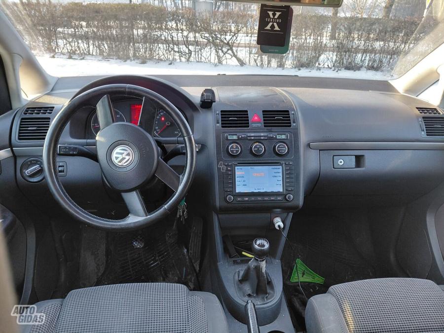 Volkswagen Touran 2004 Vilkaviškis, ar dzinēja tilpumu 2.00 L un nobraukumu 333 tūkst. km par 1350 €, foto 6 vietnē AUTOMOTO.COM.LV