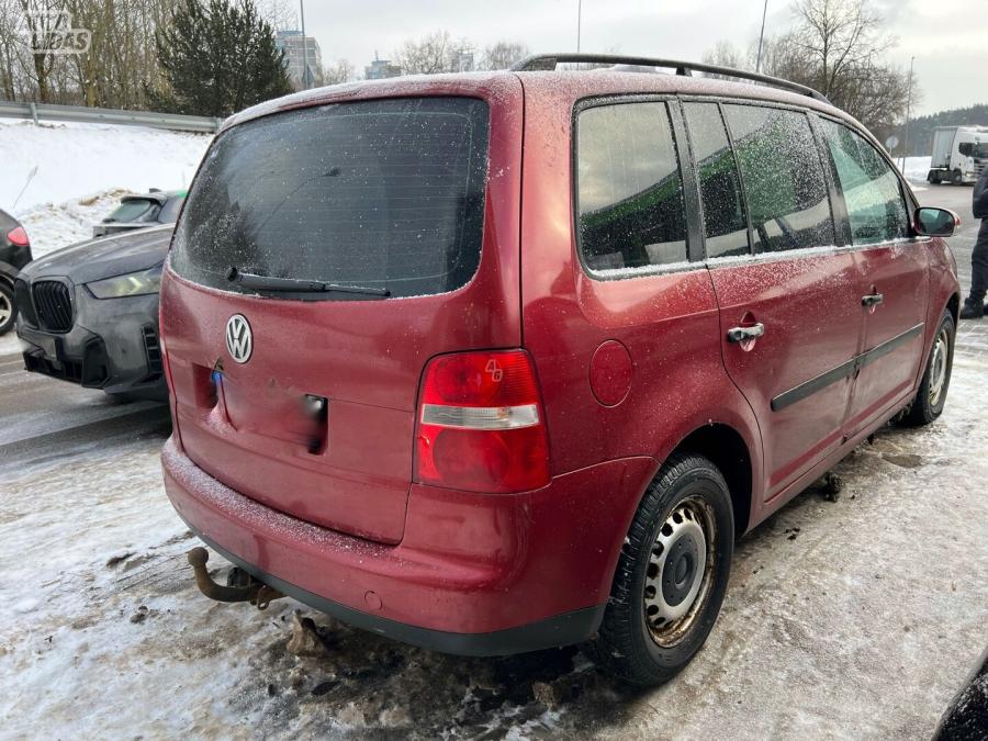 Volkswagen Touran 2004 in Vilnius, with an engine capacity of 1.90 L and mileage of 300 thousand km for 1149 €, photo 4 on AUTOMOTO.COM.LV