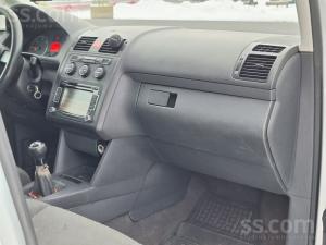 Volkswagen Touran 2004 Ventspils, ar dzinēja tilpumu 1.90 L un nobraukumu 369 tūkst. km par 1390 €, foto 6 vietnē AUTOMOTO.COM.LV