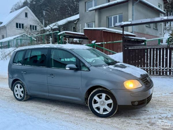 Volkswagen Touran 2004 in Vilnius, with an engine capacity of 1.90 L and mileage of 300 thousand km for 1490 €, photo 3 on AUTOMOTO.COM.LV