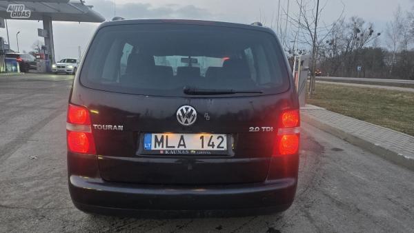 Volkswagen Touran 2004 in Prienai, with an engine capacity of 2.00 L and mileage of 401 thousand km for 1250 €, photo 2 on AUTOMOTO.COM.LV