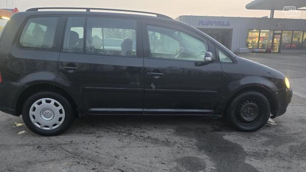 Volkswagen Touran 2004 in Prienai, with an engine capacity of 2.00 L and mileage of 401 thousand km for 1250 €, photo 3 on AUTOMOTO.COM.LV