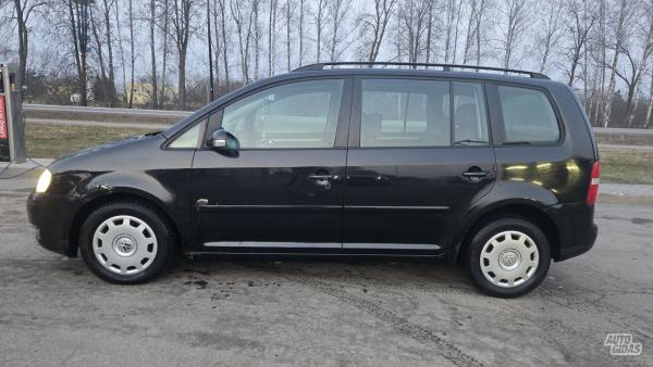 Volkswagen Touran 2004 in Prienai, with an engine capacity of 2.00 L and mileage of 401 thousand km for 1250 €, photo 4 on AUTOMOTO.COM.LV